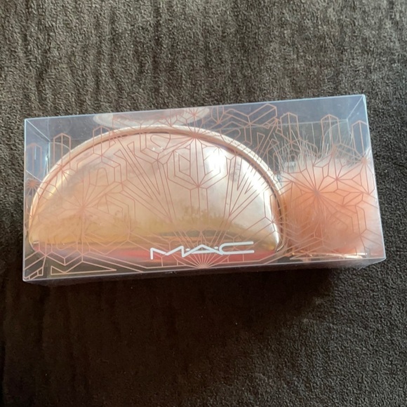 MAC Cosmetics | Makeup | Nwt Mac Snow Ball Brush Kit Mini New In Clear ...